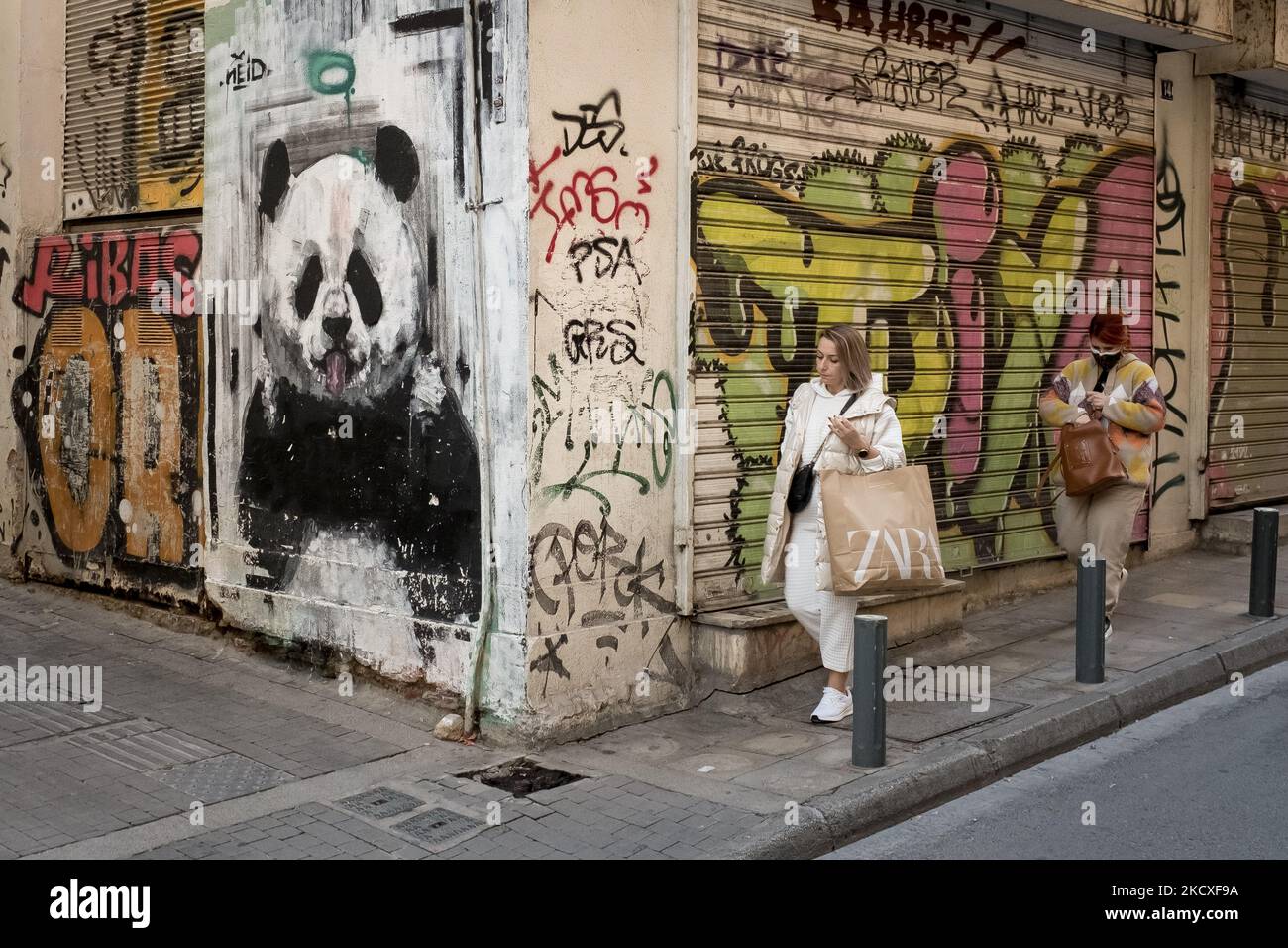 Graffiti panda hi-res stock photography and images - Alamy