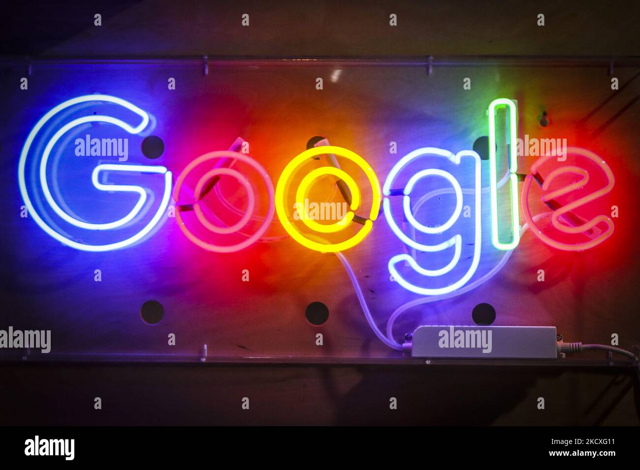 Google logo neon hi-res stock photography and images - Alamy
