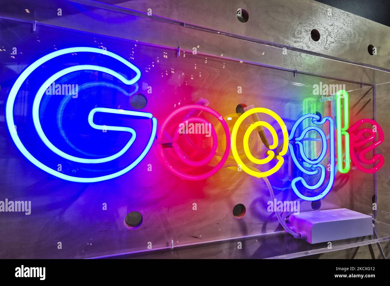 Google logo neon hi-res stock photography and images - Alamy