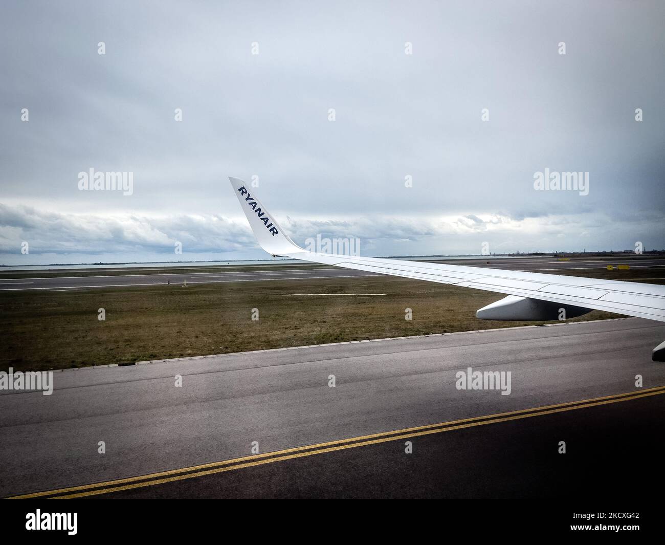 A view from the window of the landing of Ryanair Boeing 737-800 in ...