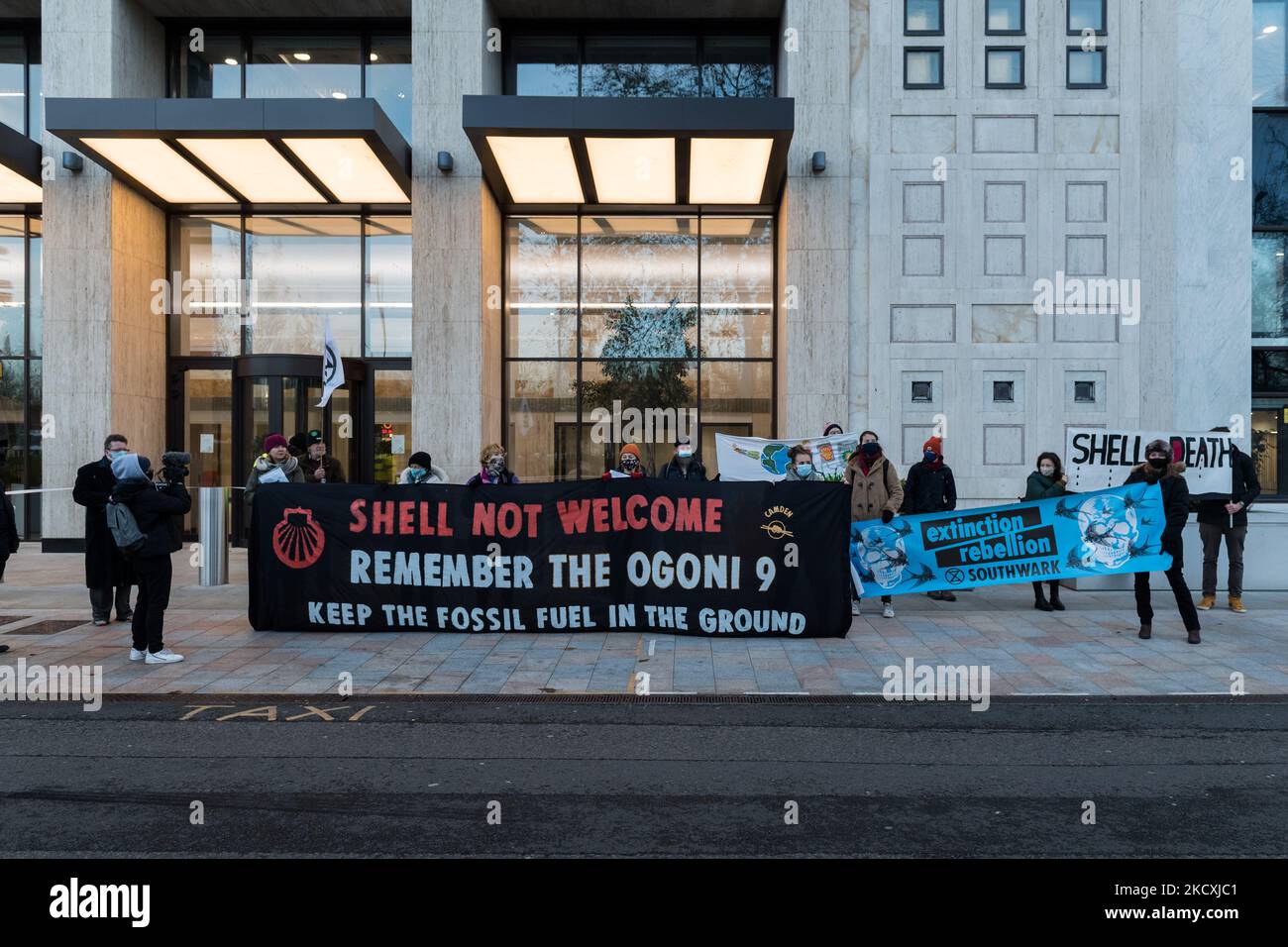 Complex dual share structure hi-res stock photography and images - Alamy