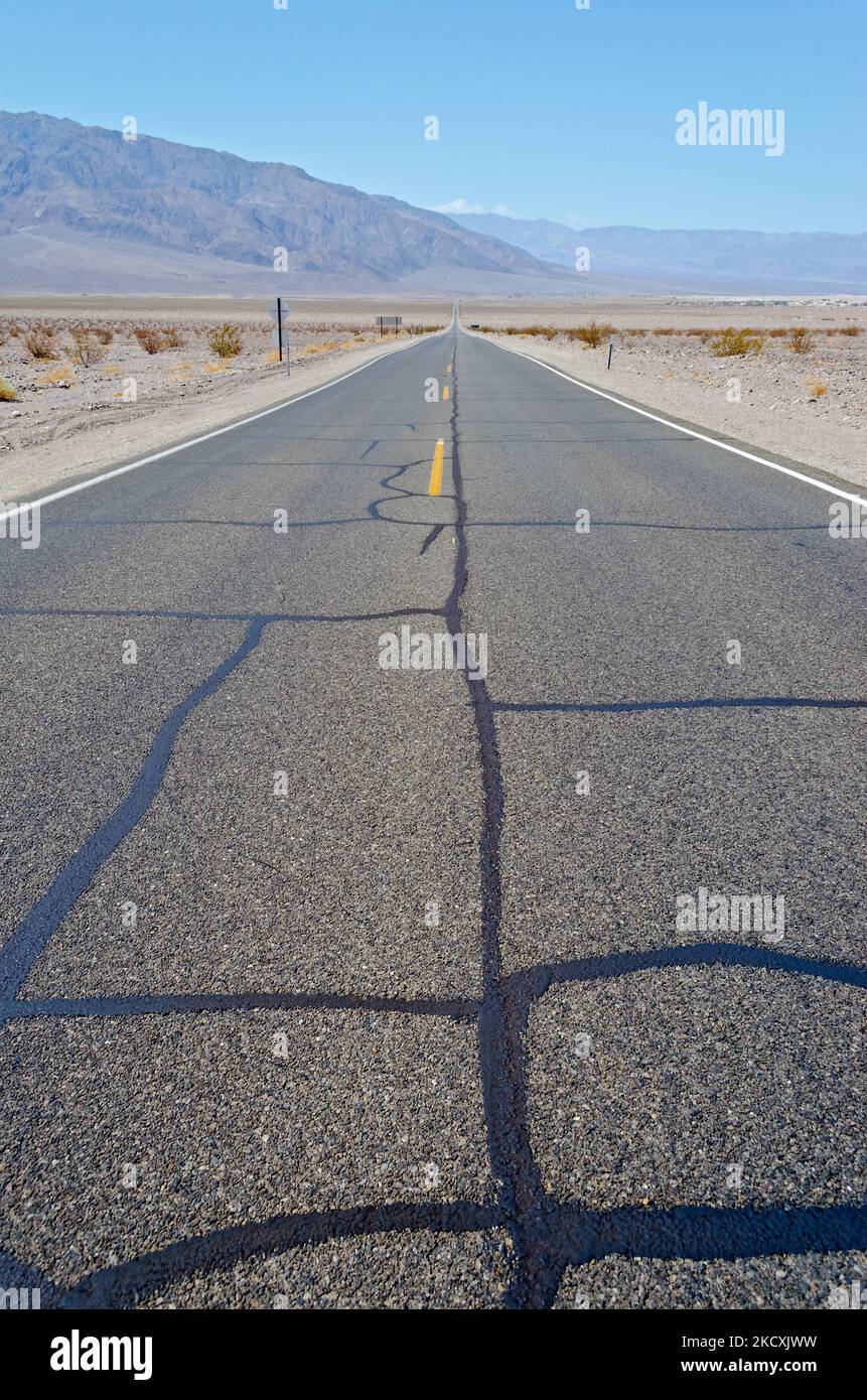 Highway of death desert storm hi-res stock photography and images - Alamy