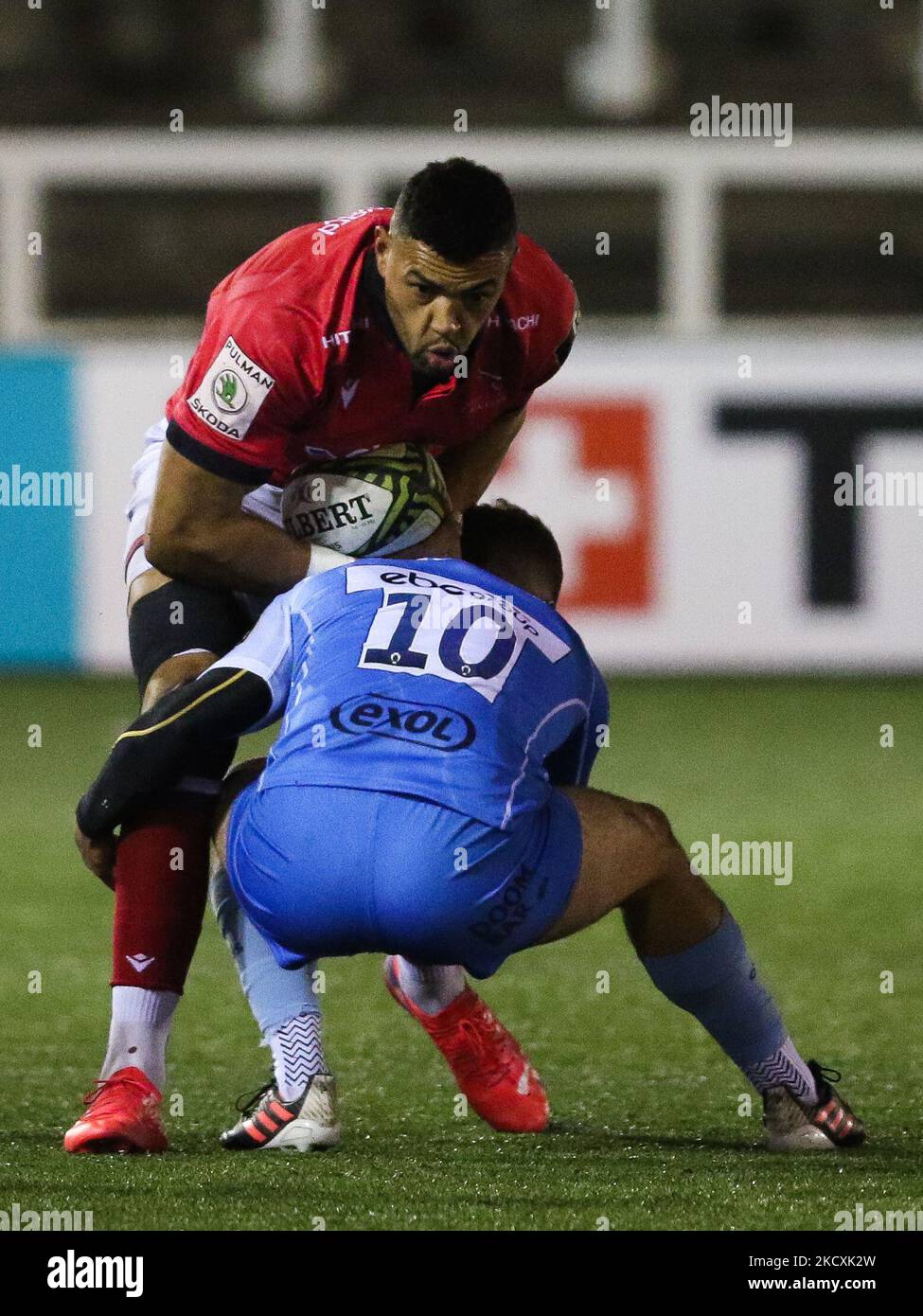 Luther Burrell of Newcastle Falcons and Billy Searle of Worcester ...