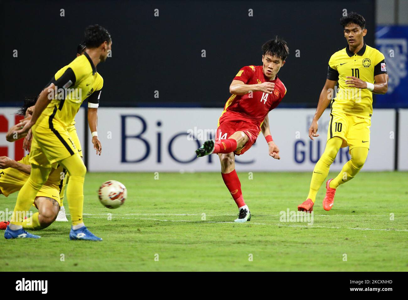 Nguyen Hoang Duc of Vietnam (2nd R) shoots and scores during the AFF ...