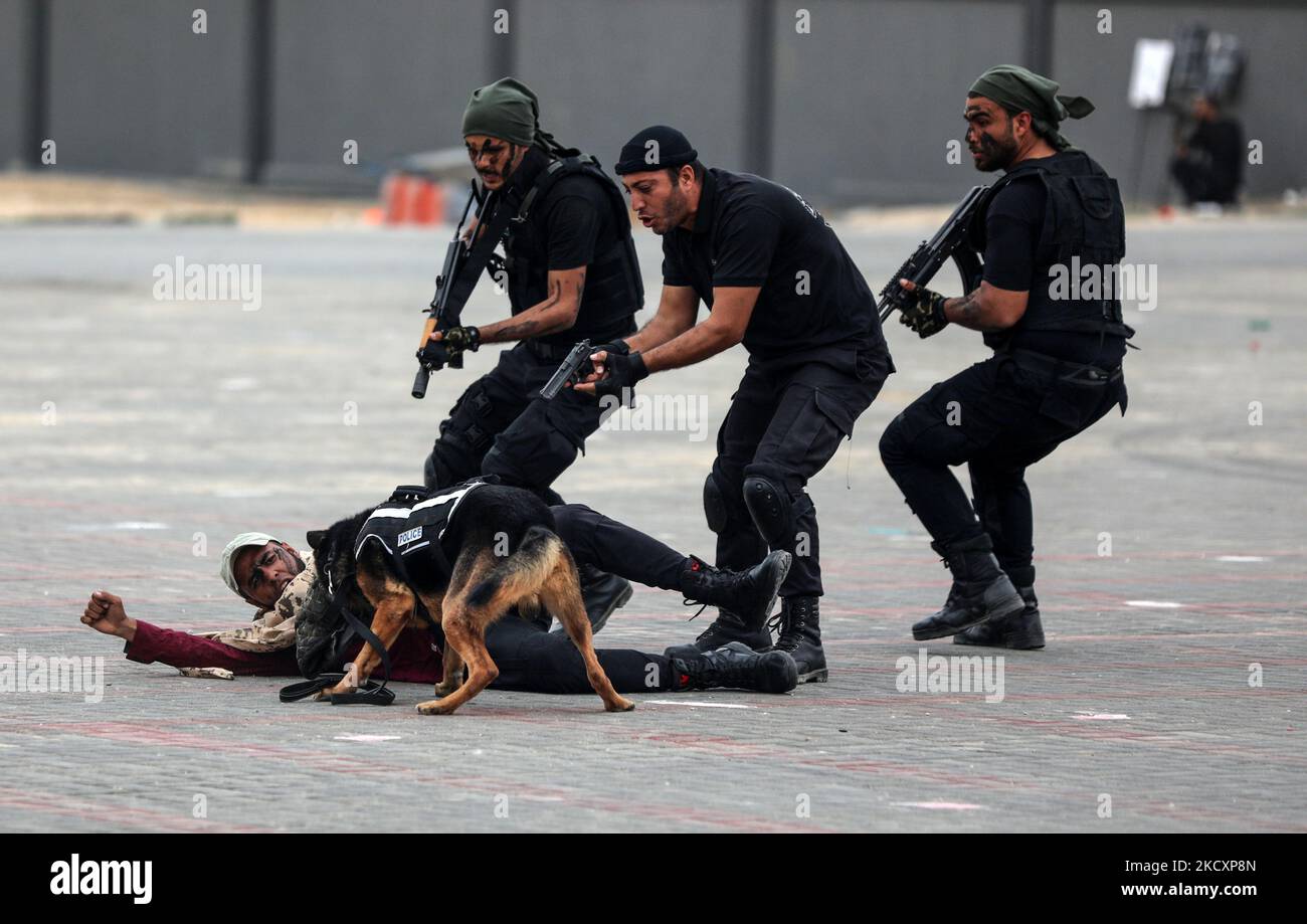 Members of the Palestinian security forces loyal to Hamas, demonstrate ...