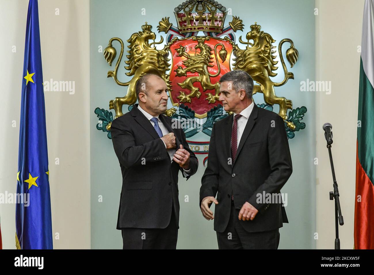 Bulgarian President Rumen Radev meets old prime minister Stefan Yanev ...