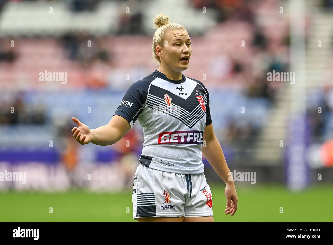 Georgia Roche England gives her team instructions during the Women's ...