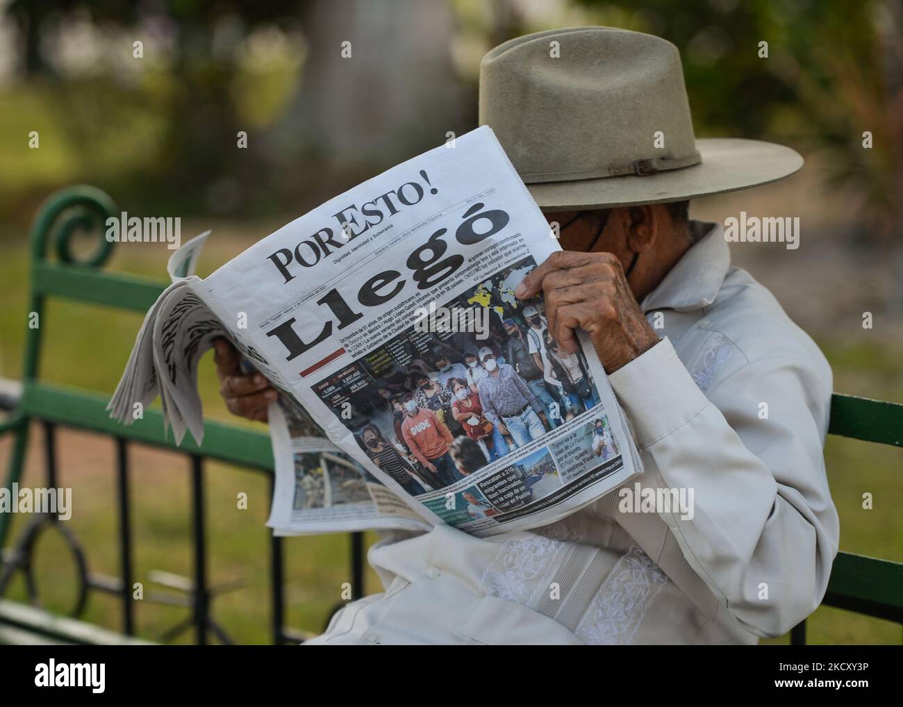 Por esto newspaper hi-res stock photography and images - Alamy