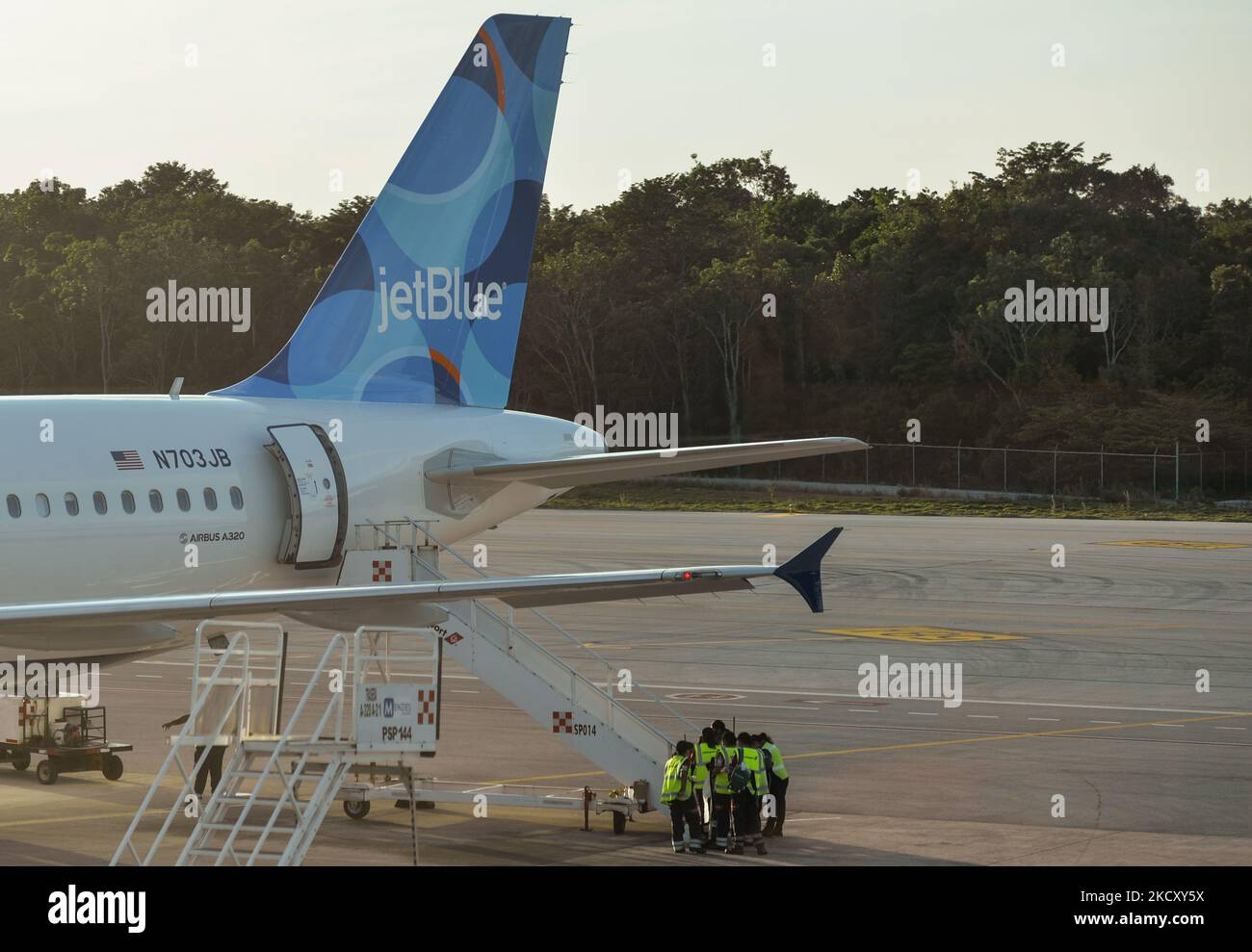 Jetblue airway plane hi-res stock photography and images - Alamy