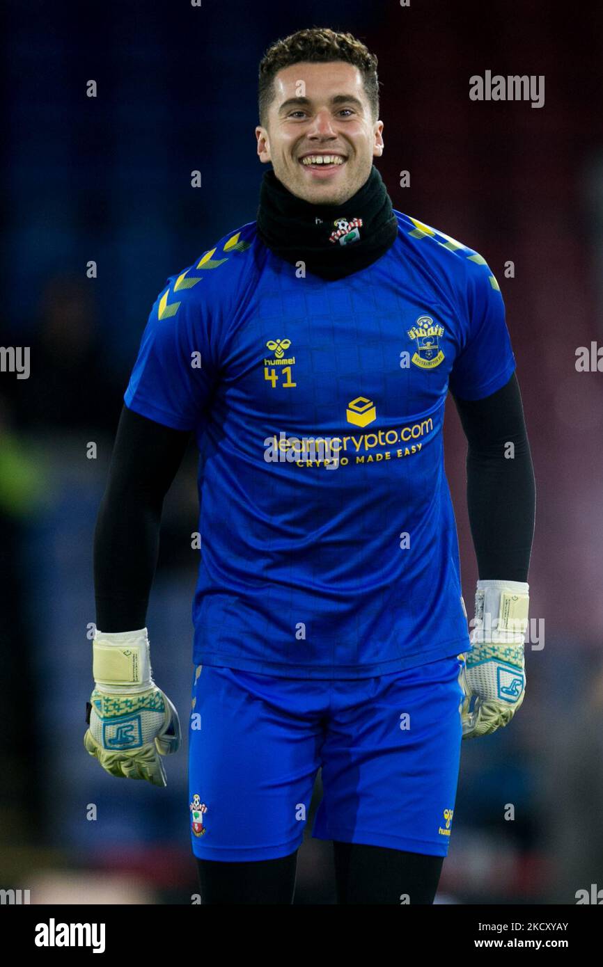 Harry Lewis of Southampton warms up during the Premier League match ...