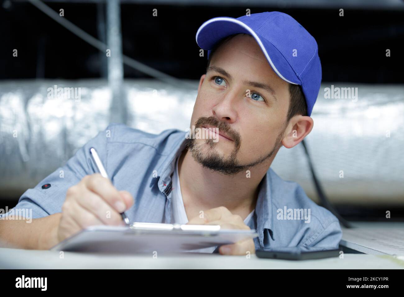 technician holding clipboard and pen Stock Photo - Alamy