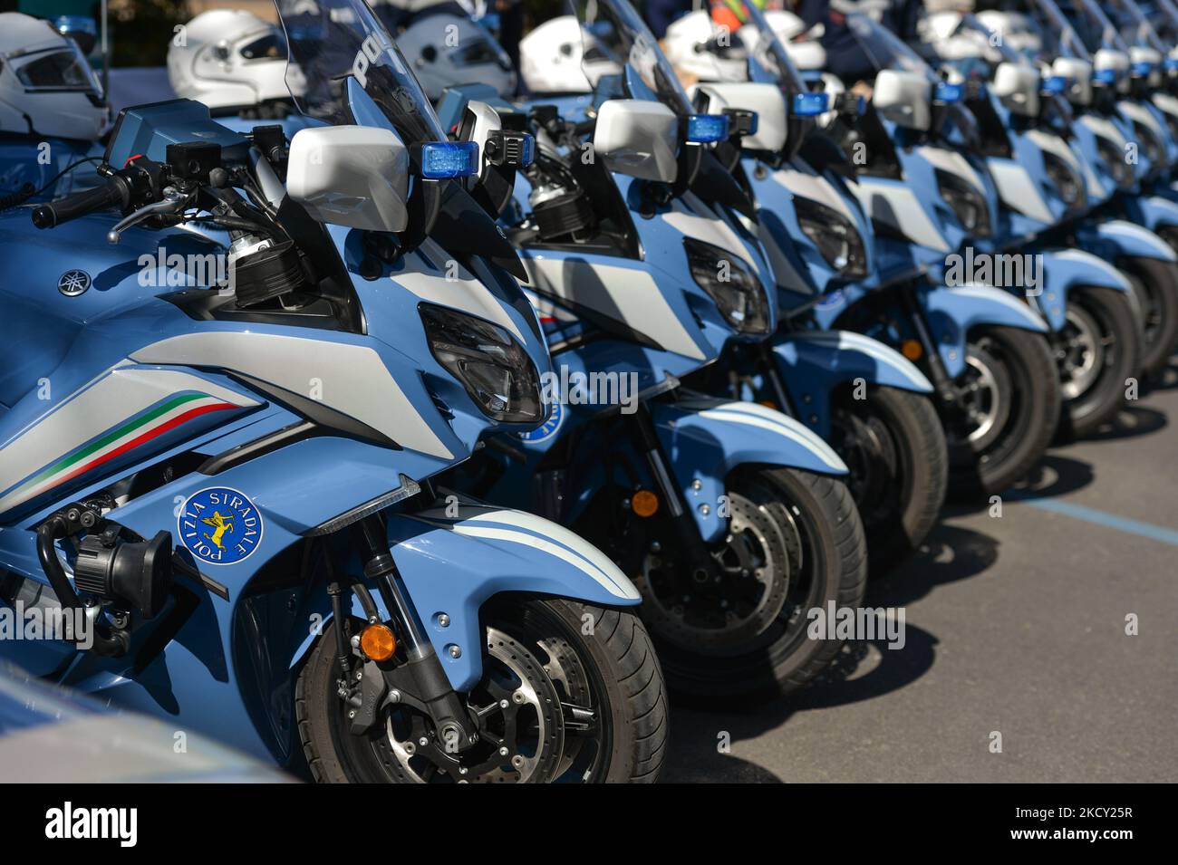 National police force of italy hi-res stock photography and images - Alamy
