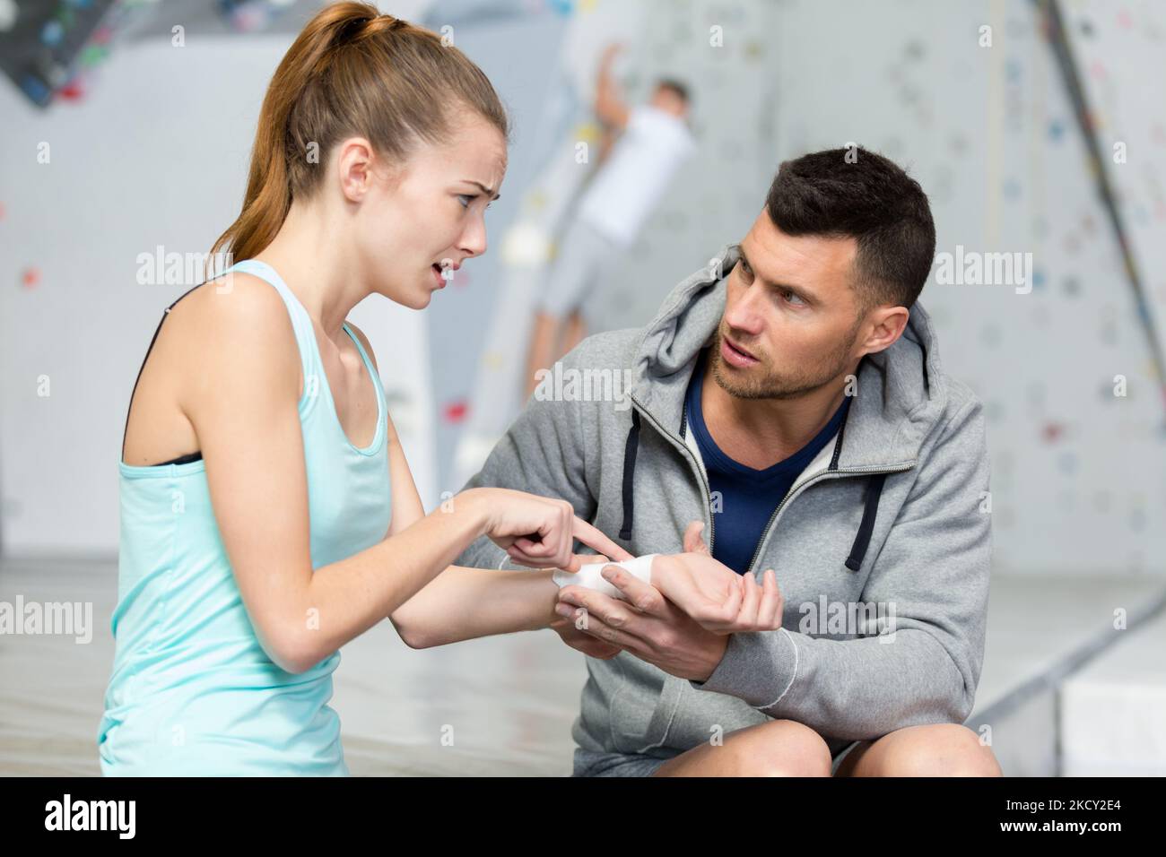 a woman with a broken hand Stock Photo - Alamy