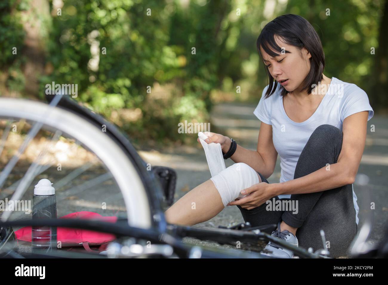 Cycle helmet bandage hi-res stock photography and images - Alamy