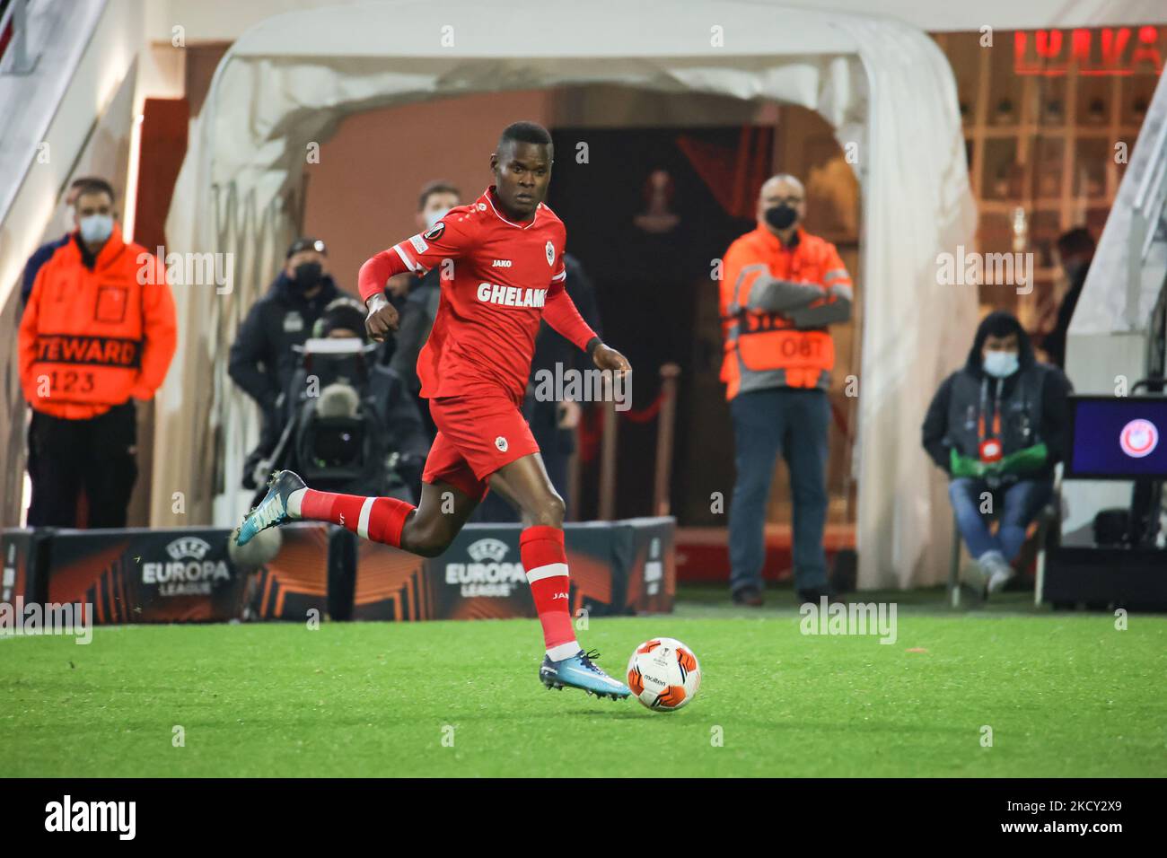 Mbwana samatta royal antwerp hi-res stock photography and images - Alamy