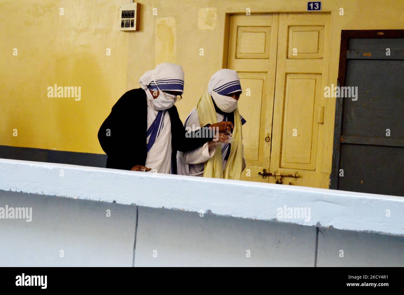 Nuns from Missionaries Of Charity in a polling booth during Kolkata ...