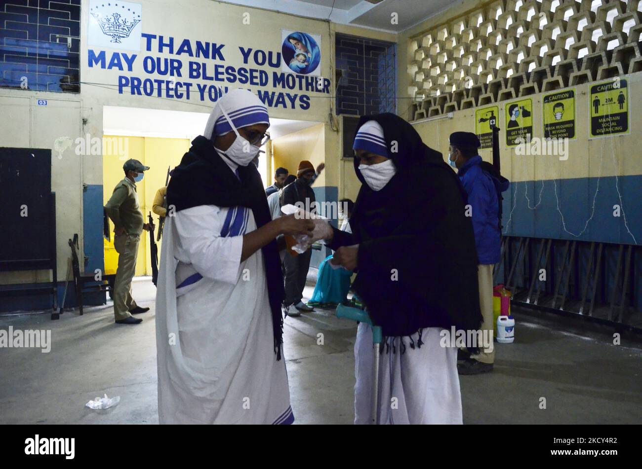 Nuns from Missionaries Of Charity in a polling booth during Kolkata ...