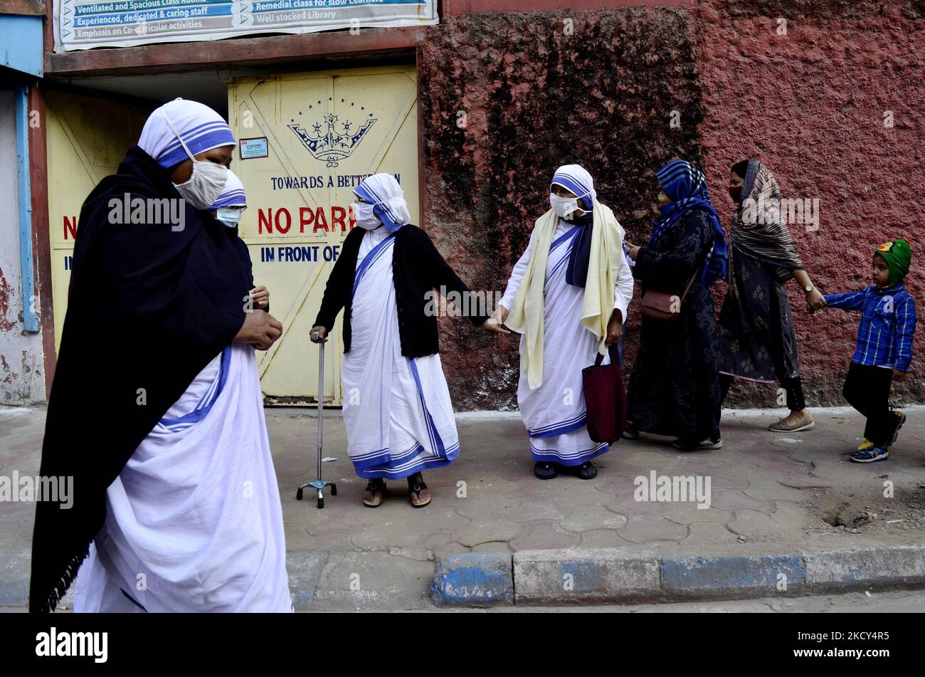 Nuns from Missionaries Of Charity in a polling booth during Kolkata ...