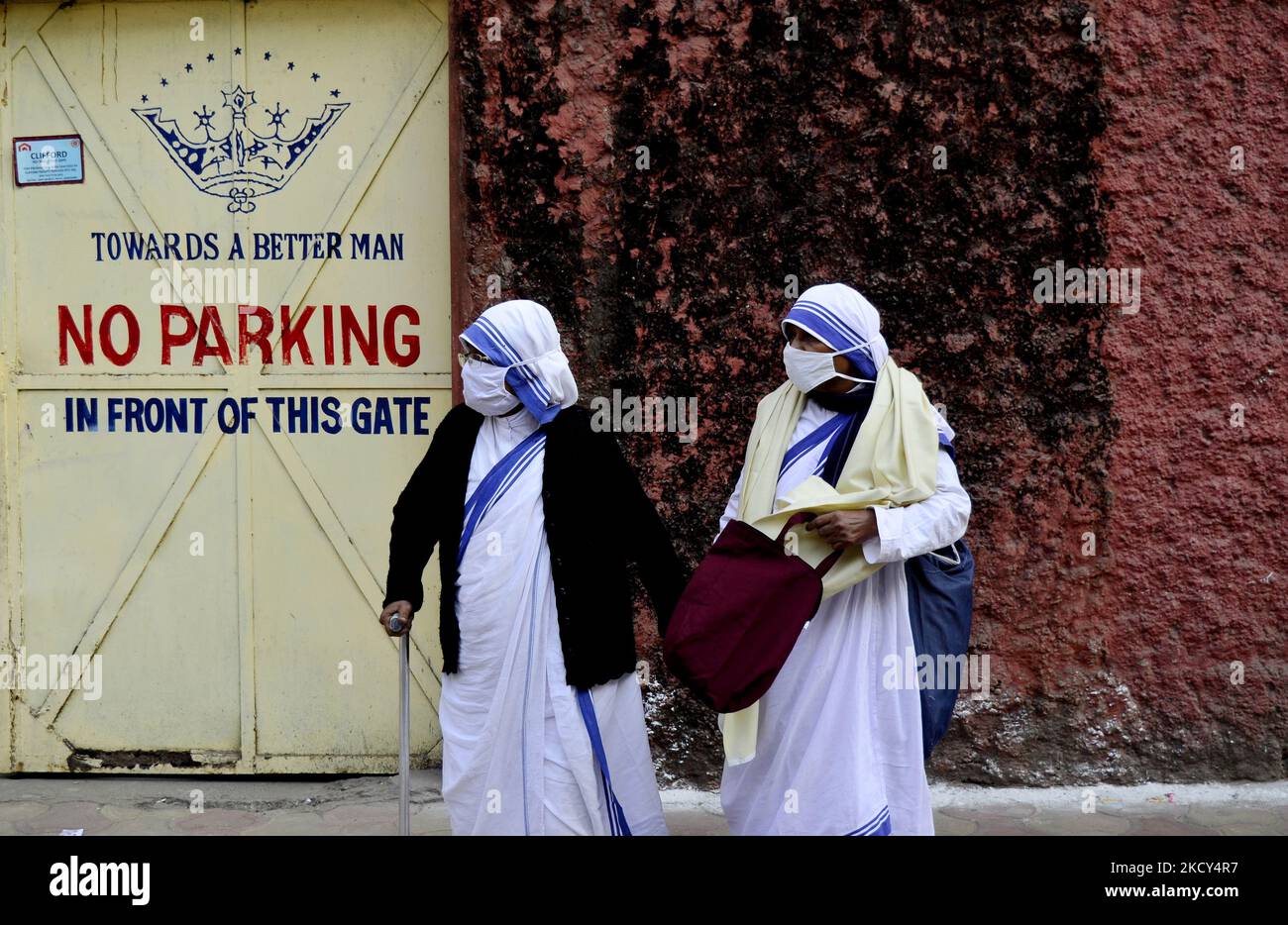 Nuns from Missionaries Of Charity in a polling booth during Kolkata ...