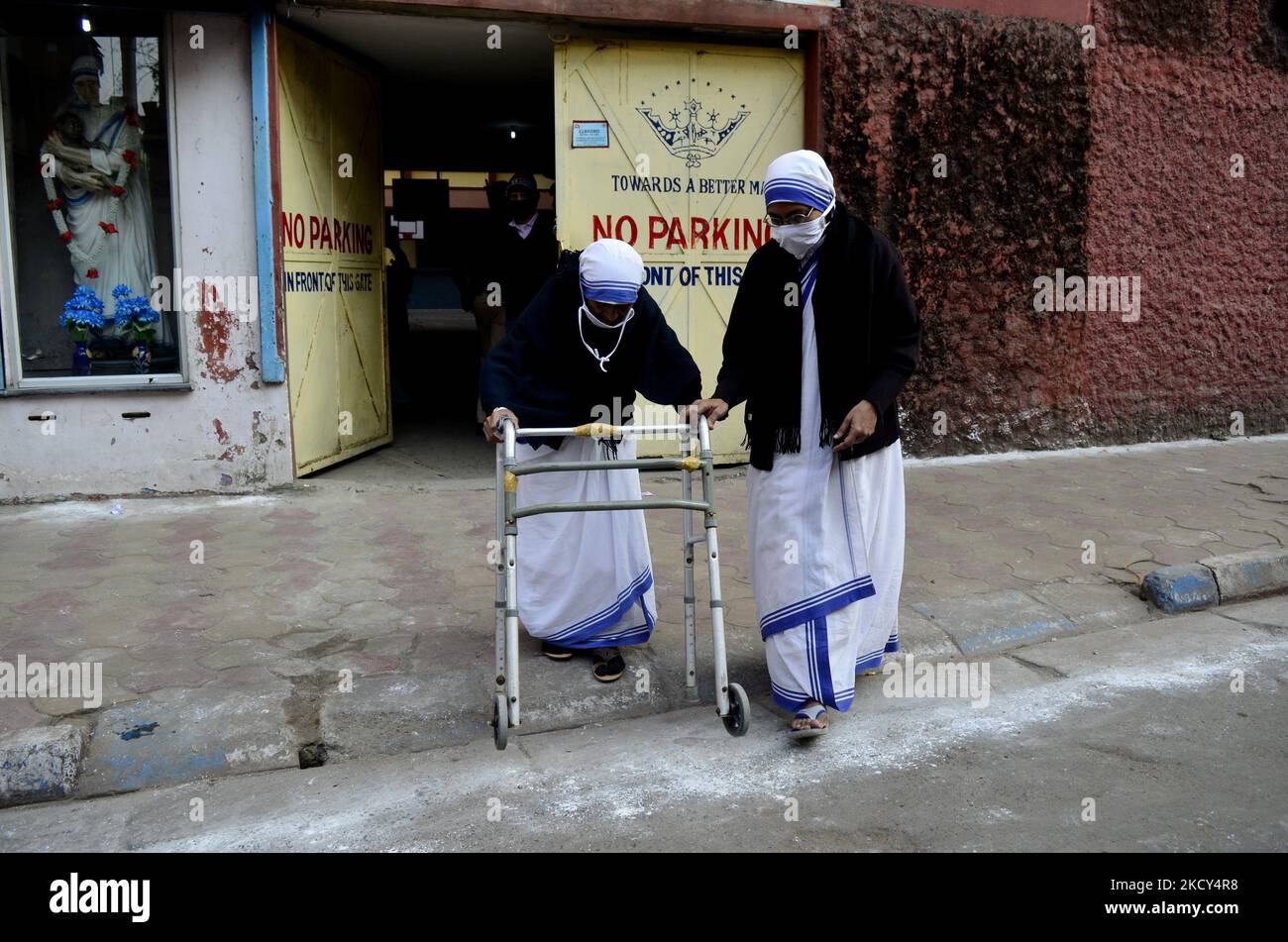 Nuns from Missionaries Of Charity in a polling booth during Kolkata ...