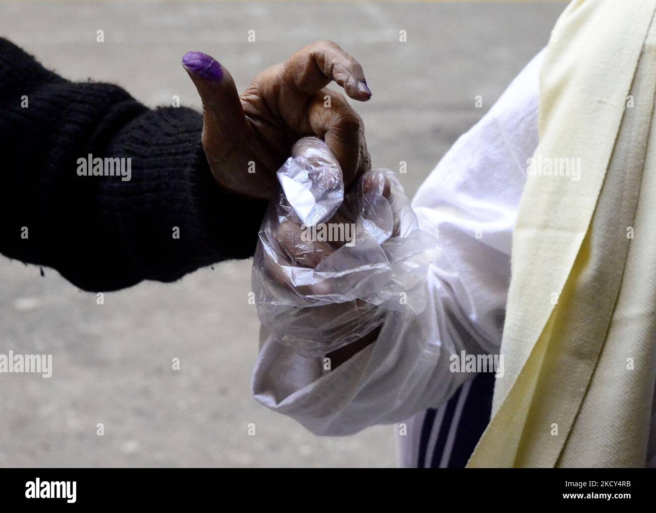 Nuns from Missionaries Of Charity in a polling booth during Kolkata ...
