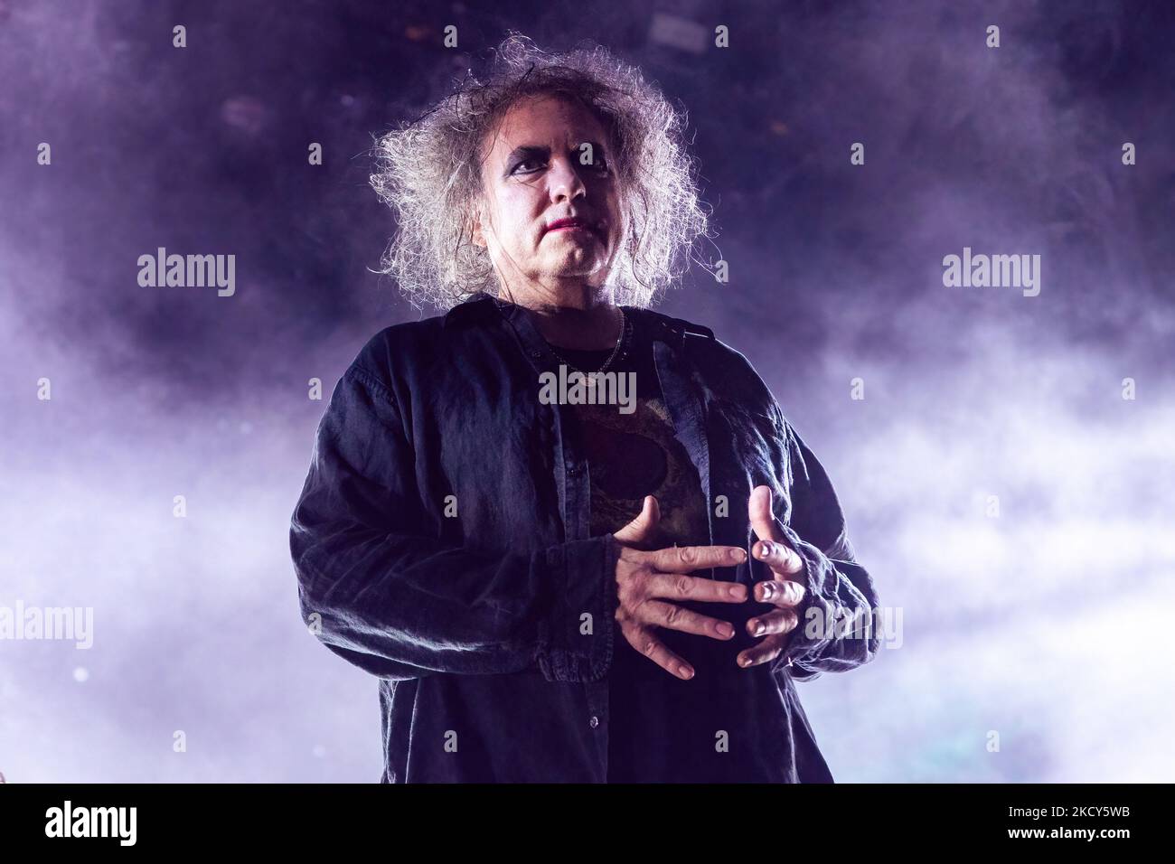 Robert smith cure 2022 hi-res stock photography and images - Alamy