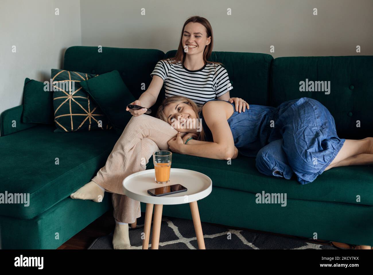 Sitting watching tv communication technology television hi-res stock photography and images - Alamy