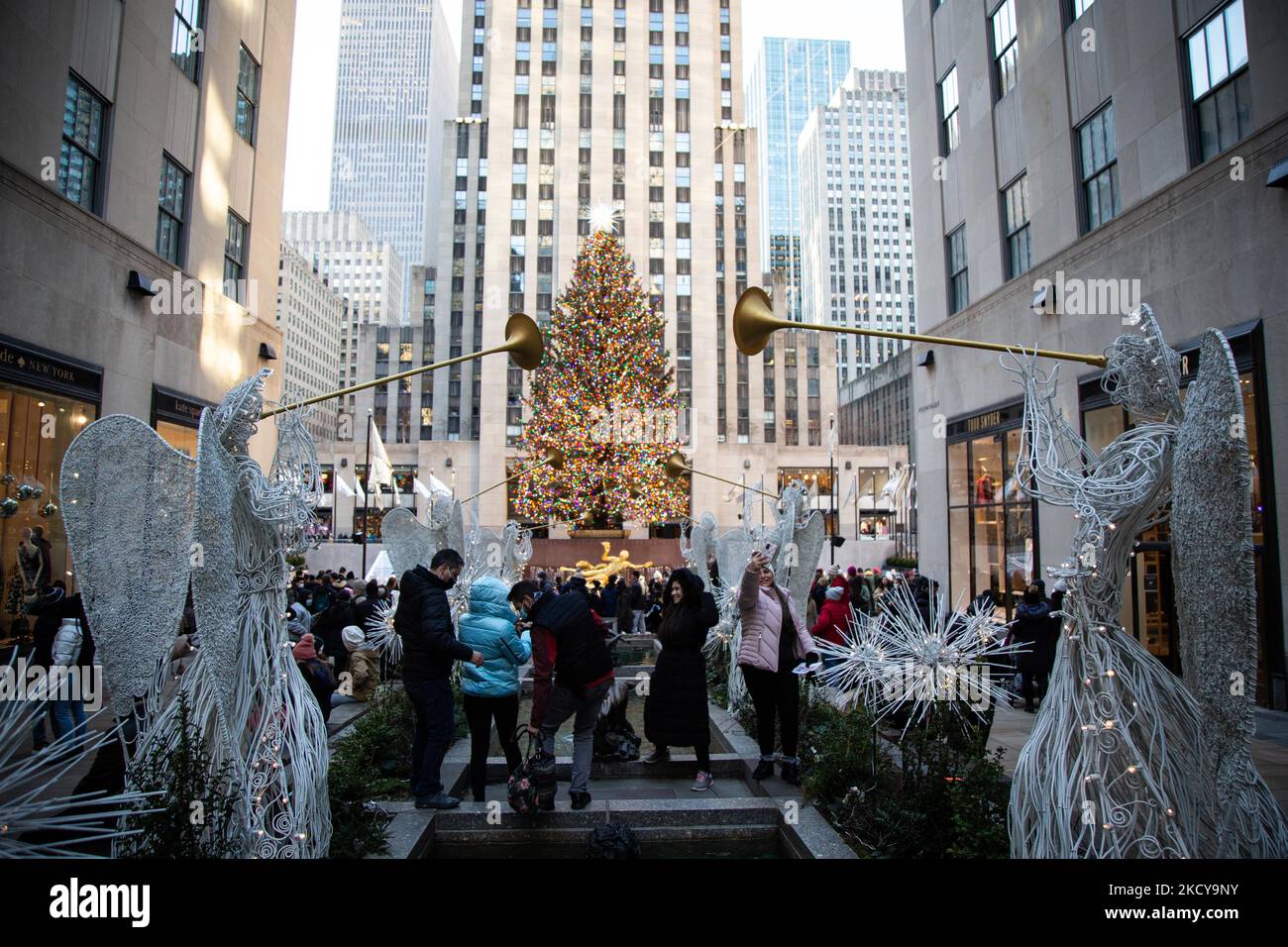 Holiday revelers take photographs with the Rockefeller Center Christmas ...