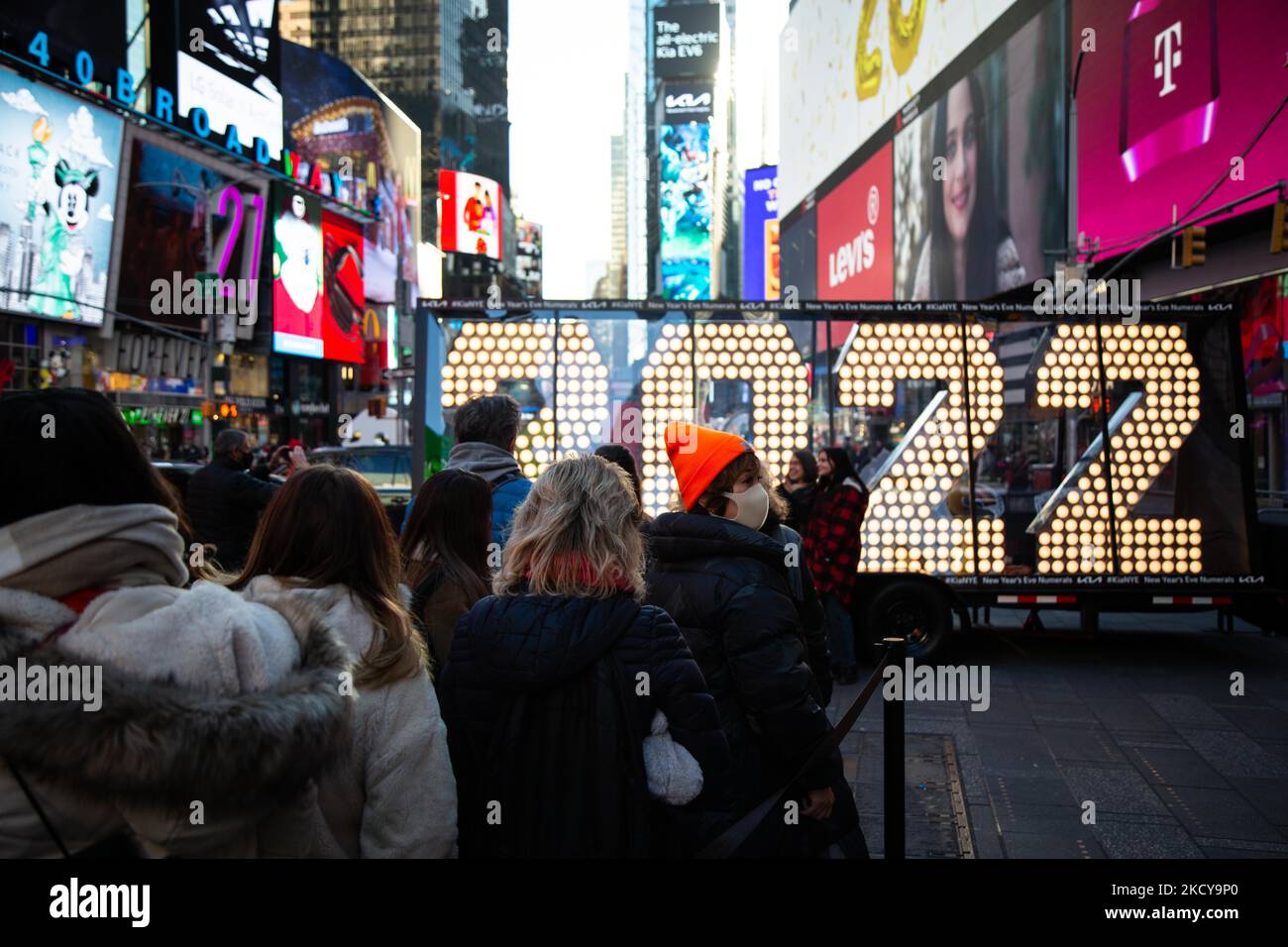 Holiday revelers take photographs with the Rockefeller Center Christmas ...