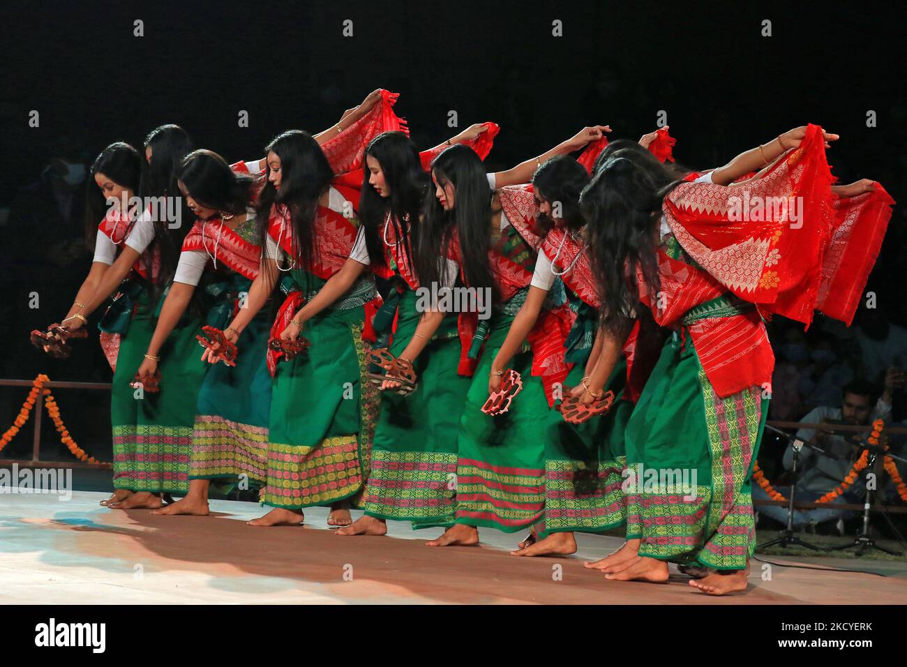 Traditional bardoi sikhaladance hi-res stock photography and images - Alamy