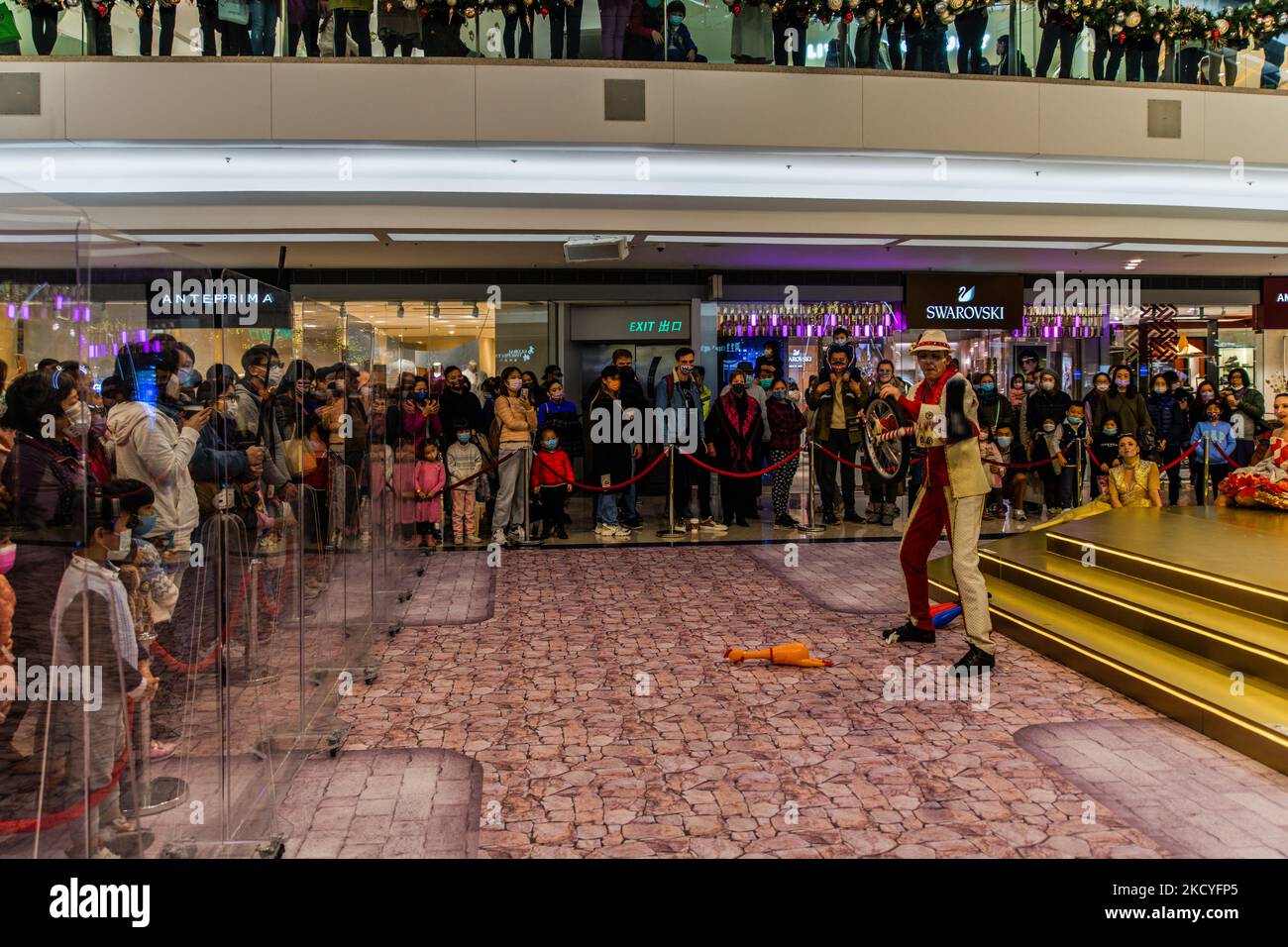 Mall barriers hi-res stock photography and images - Alamy