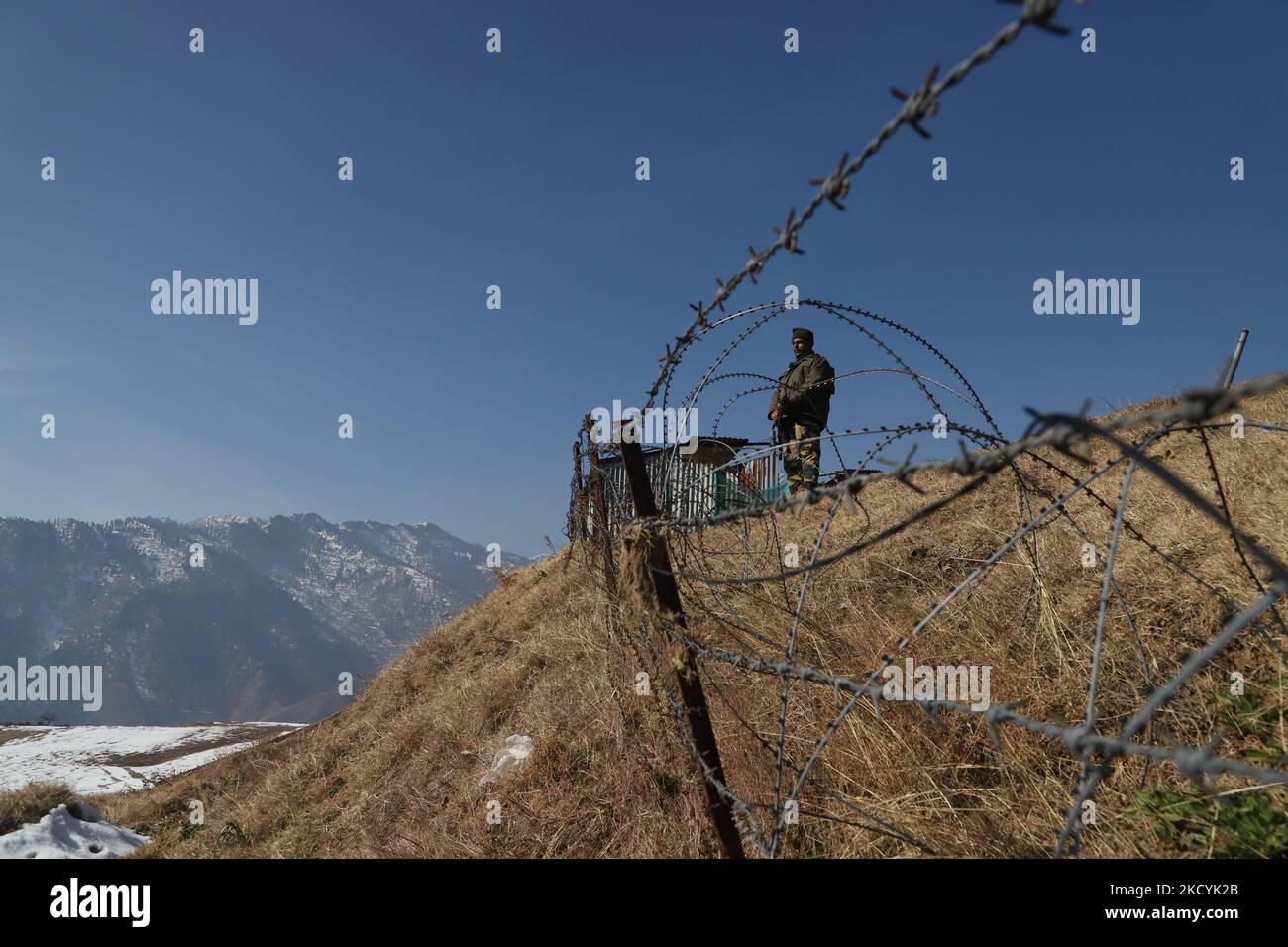 Border security force bsf soldier hi-res stock photography and images ...