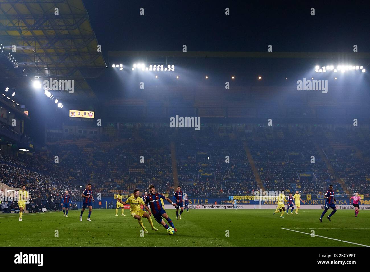 Enric Franquesa (R) of Levante UD competes for the ball with Yeremy ...