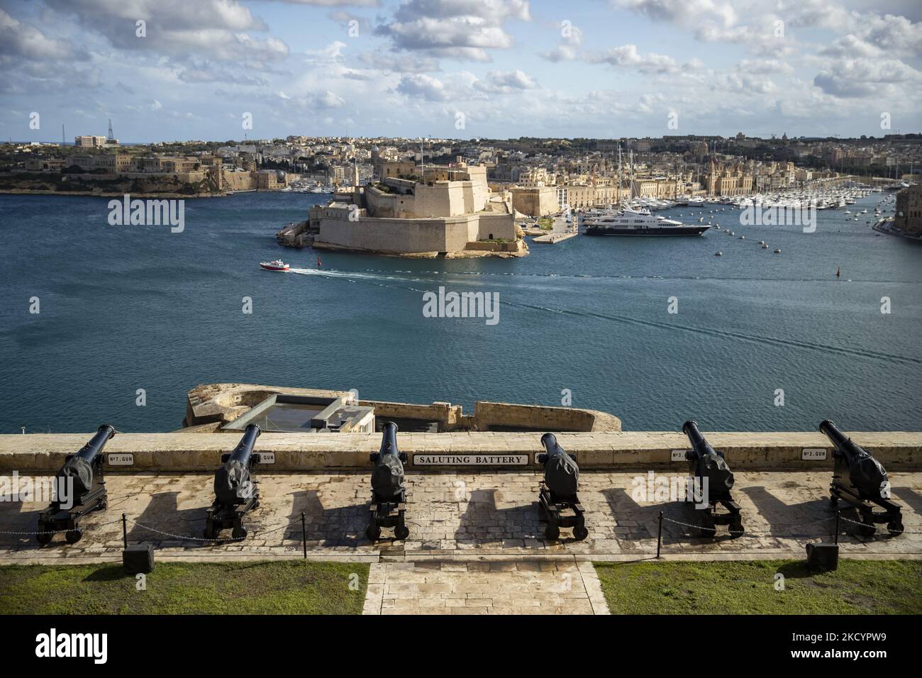 Saluting battery viwth view hi-res stock photography and images - Alamy