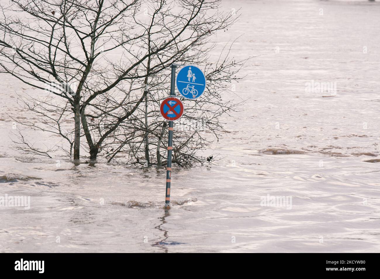 The water level in Rhine exceeds to 6,83 meter flood mark in Cologne ...