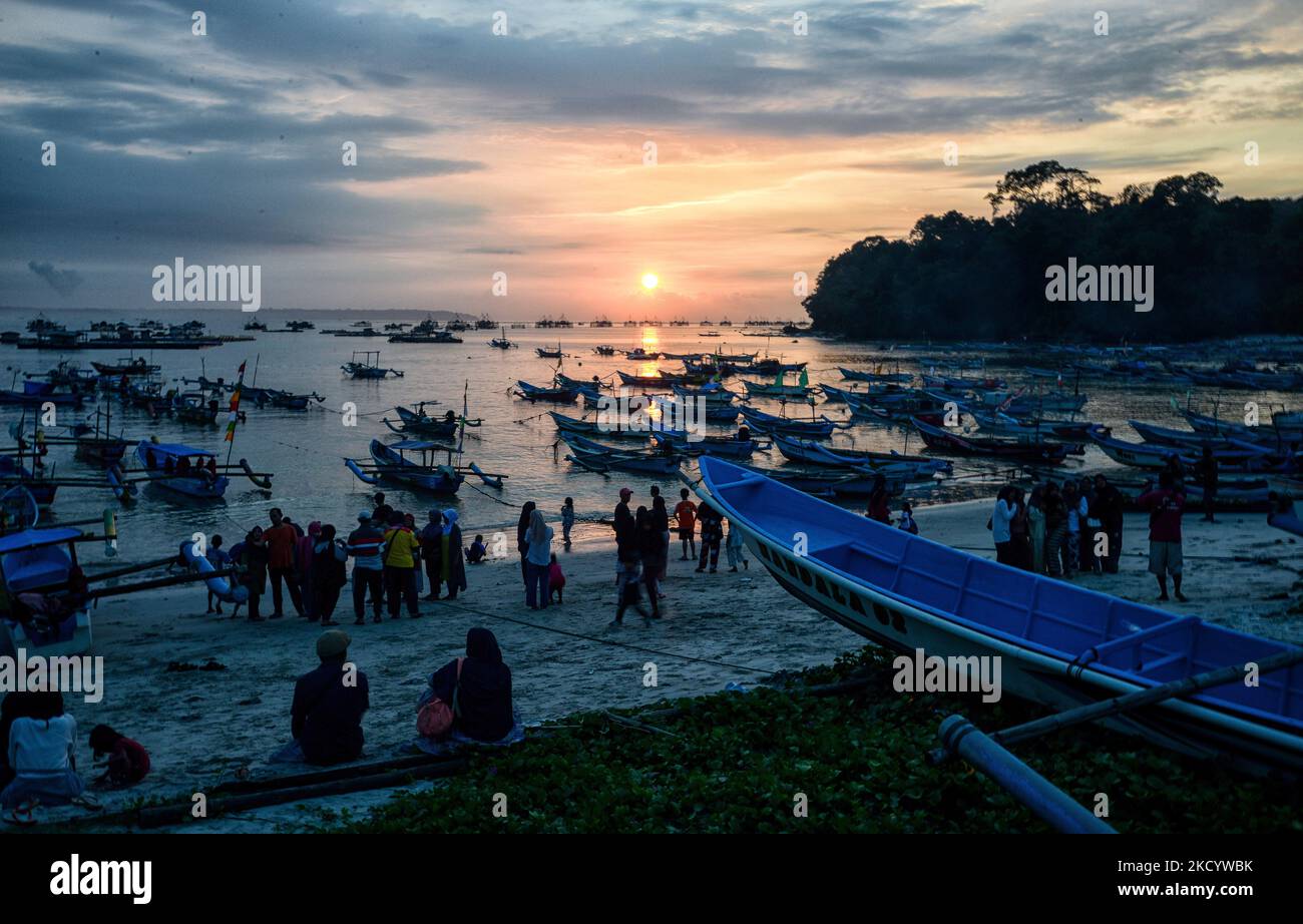 People gather enjoy during sunrise in Pangandaran beach in West Java ...