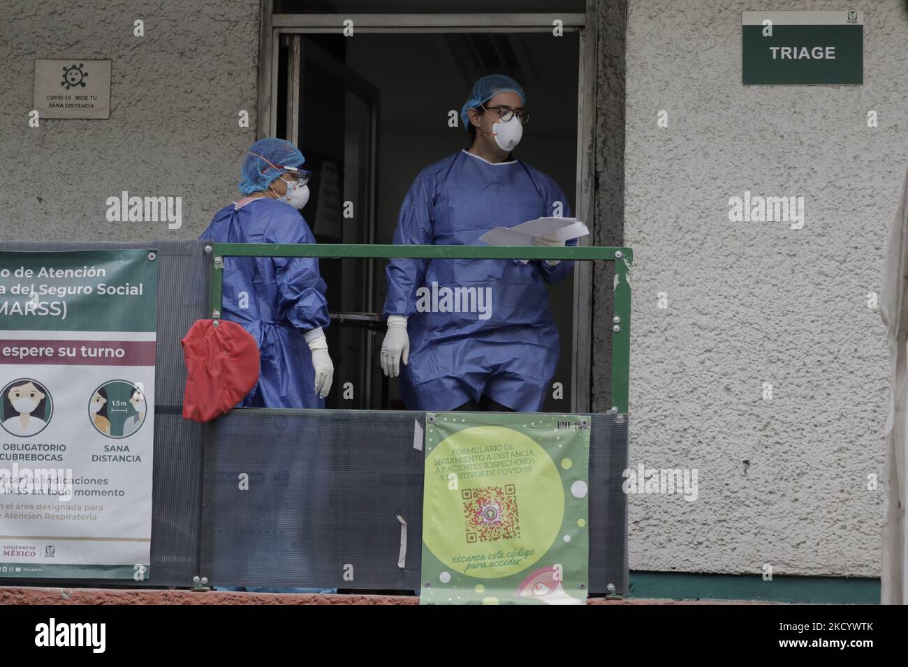 Medical staff inside clinic 160 of the Mexican Social Security ...