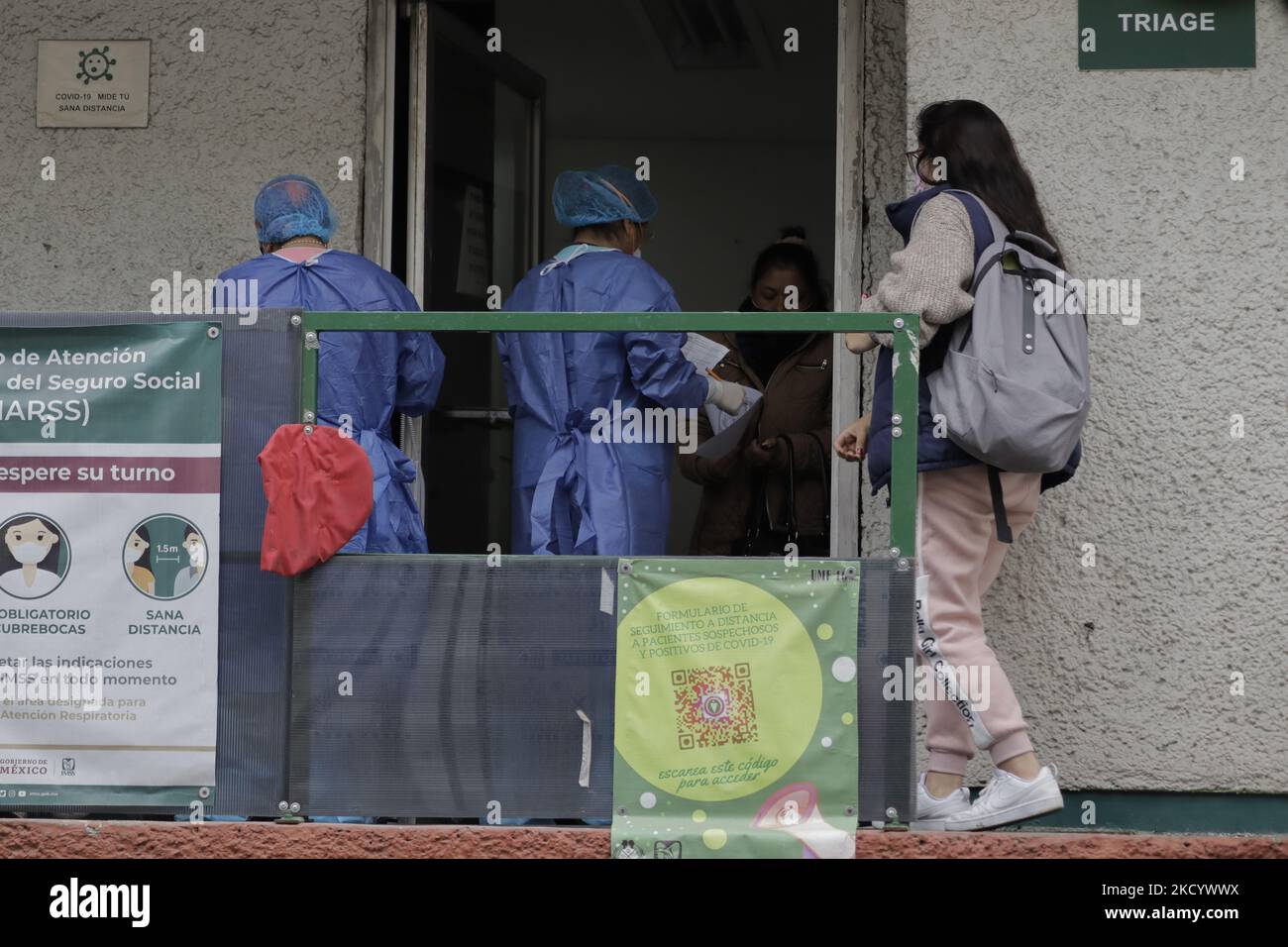 Medical staff inside clinic 160 of the Mexican Social Security ...