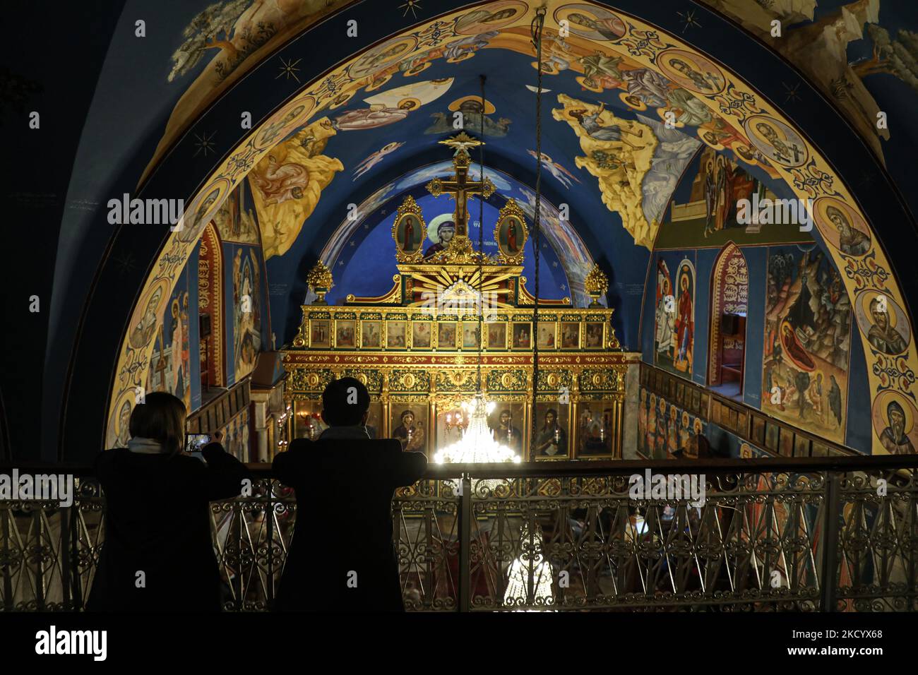 Palestinian Orthodox Christians pray during Christmas Eve Mass at St ...