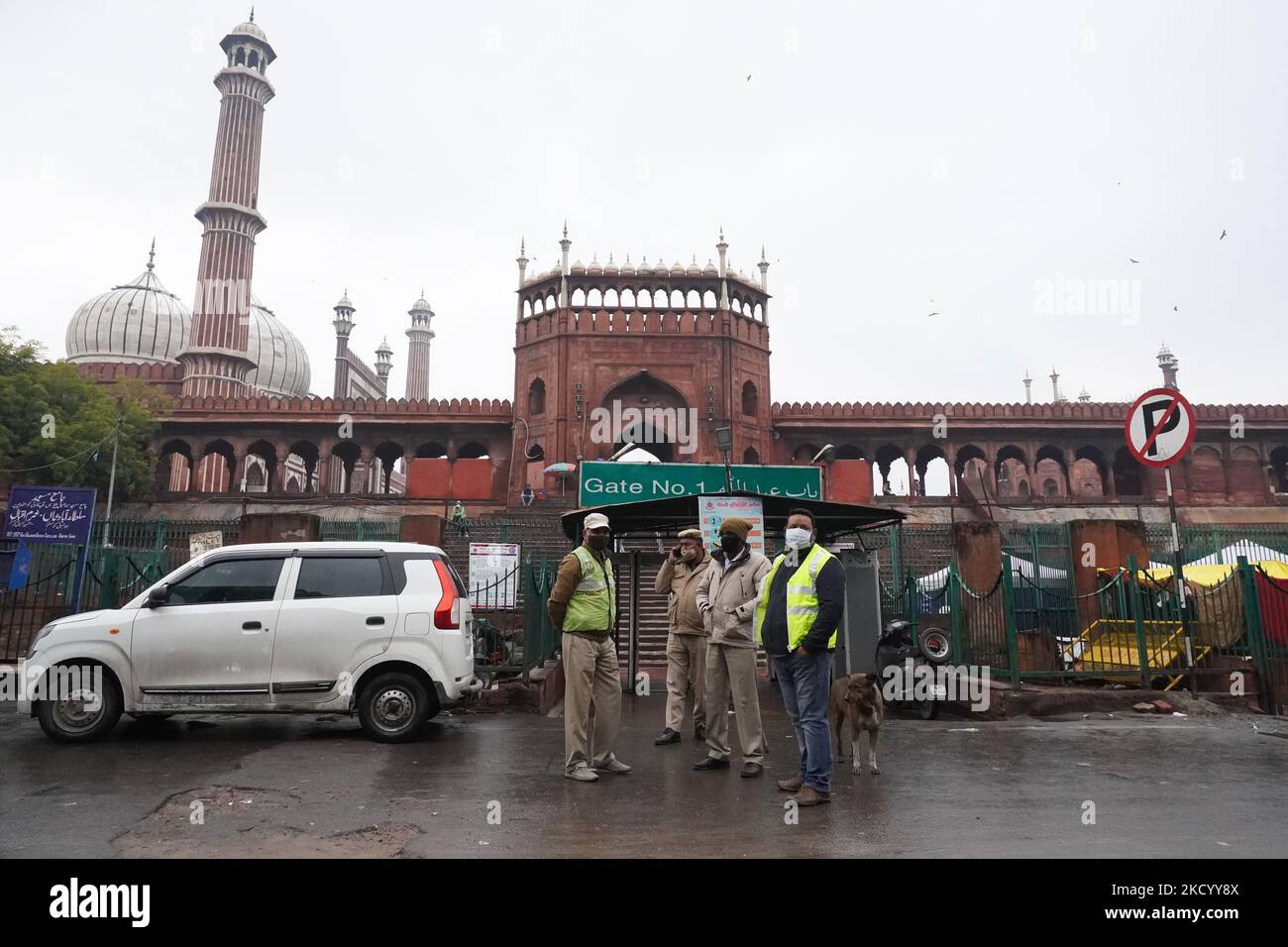 Police masjid hi-res stock photography and images - Alamy