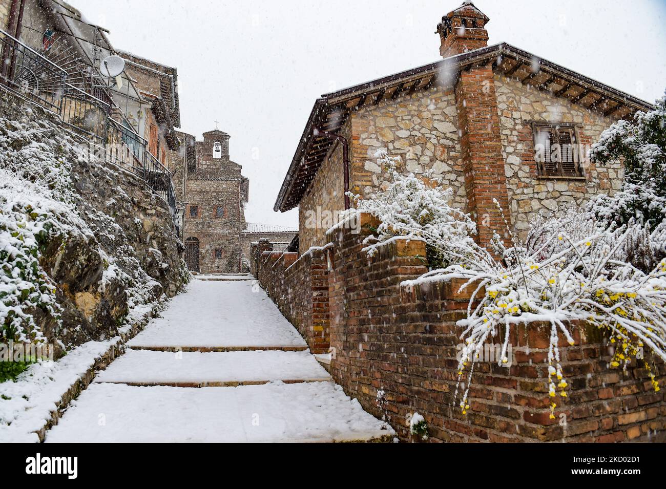 Snowfall and bad weather at low altitudes in the central Apennines ...