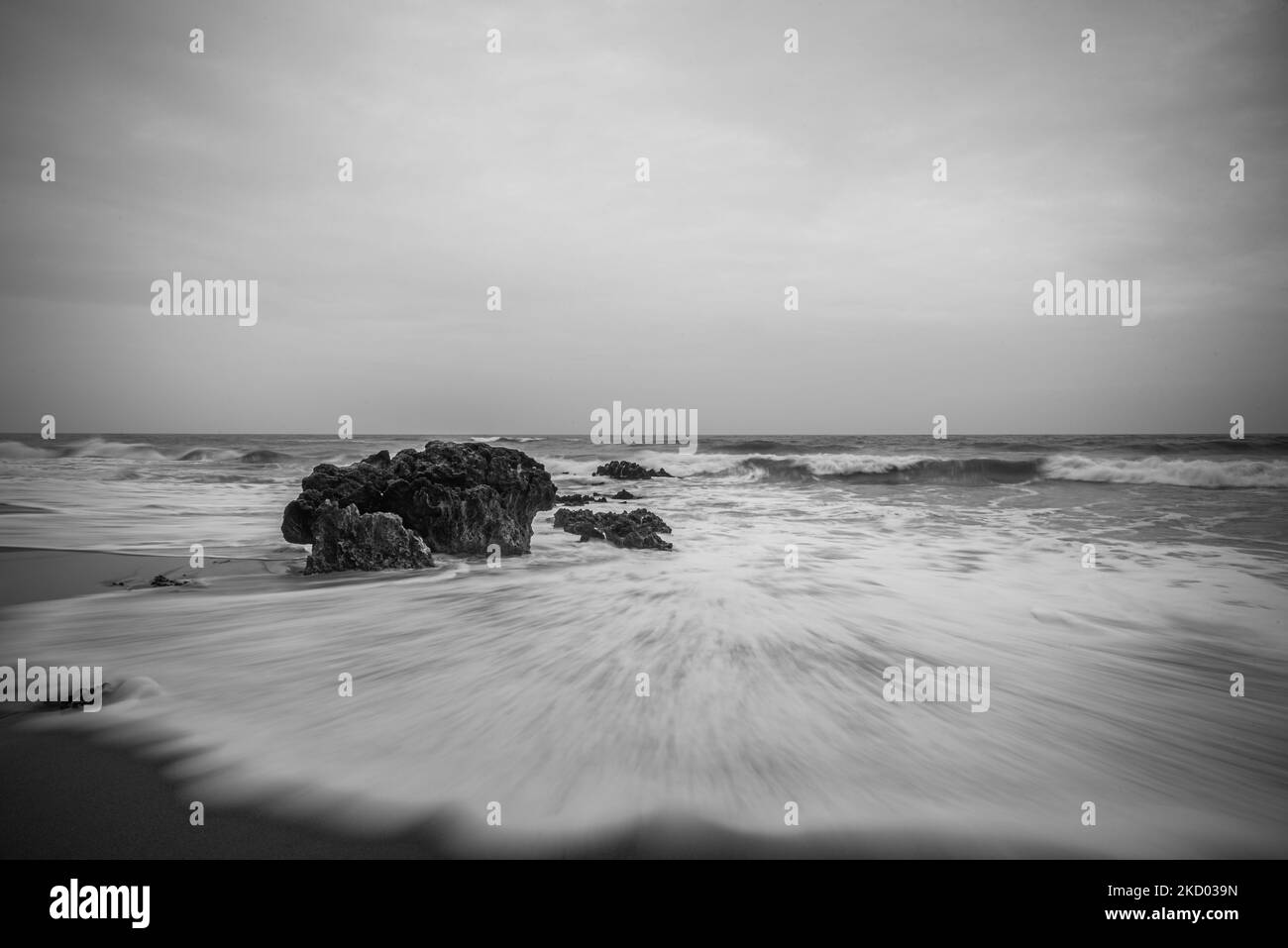 Crashing waves atlantic ocean Black and White Stock Photos & Images - Alamy