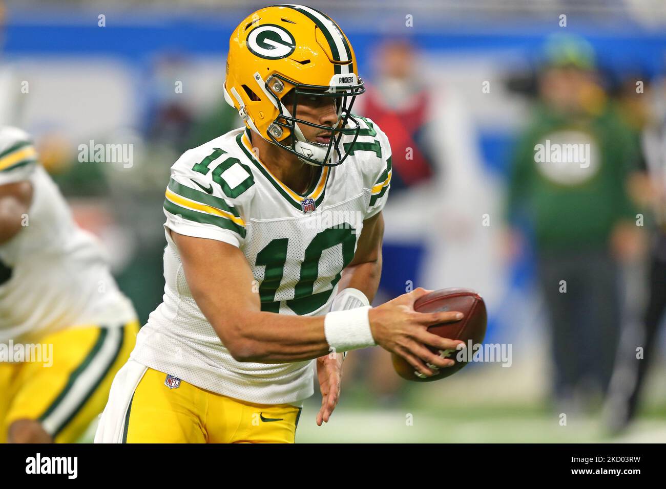 Green Bay Packers quarterback Jordan Love (10) looks to pass during the ...