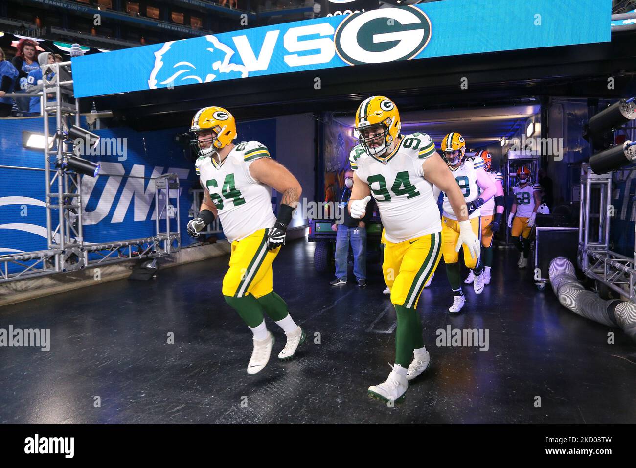 Green bay packers defensive end dean lowry hi-res stock photography and ...