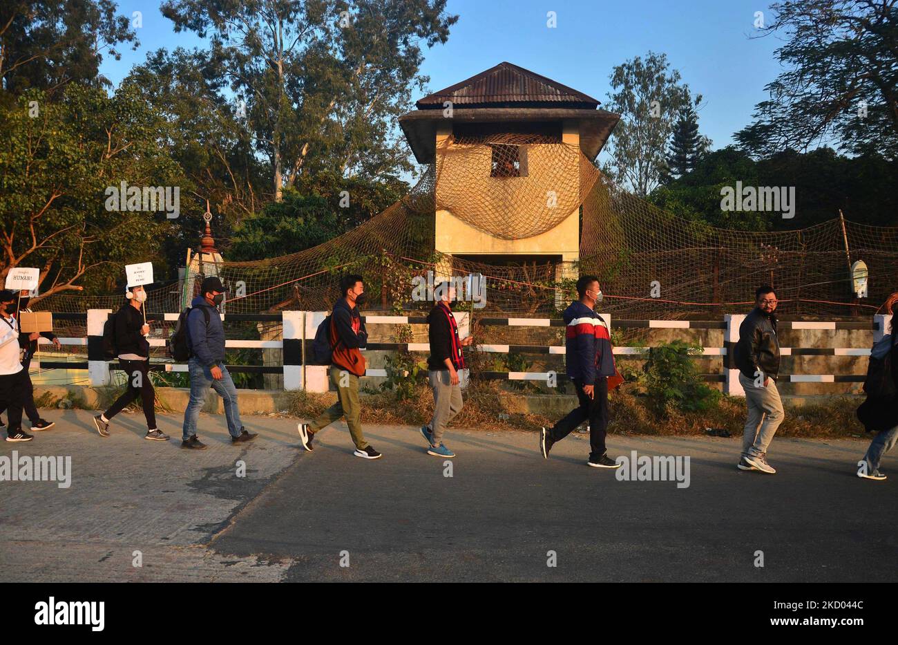 Army sentry hi-res stock photography and images - Alamy