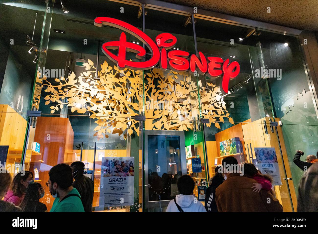 The closure of the last Disney Store on October 22, 2021 in Milan ...