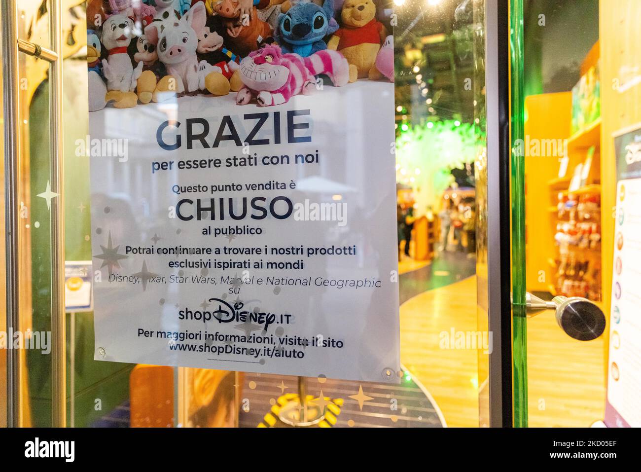 The closure of the last Disney Store on October 22, 2021 in Milan ...