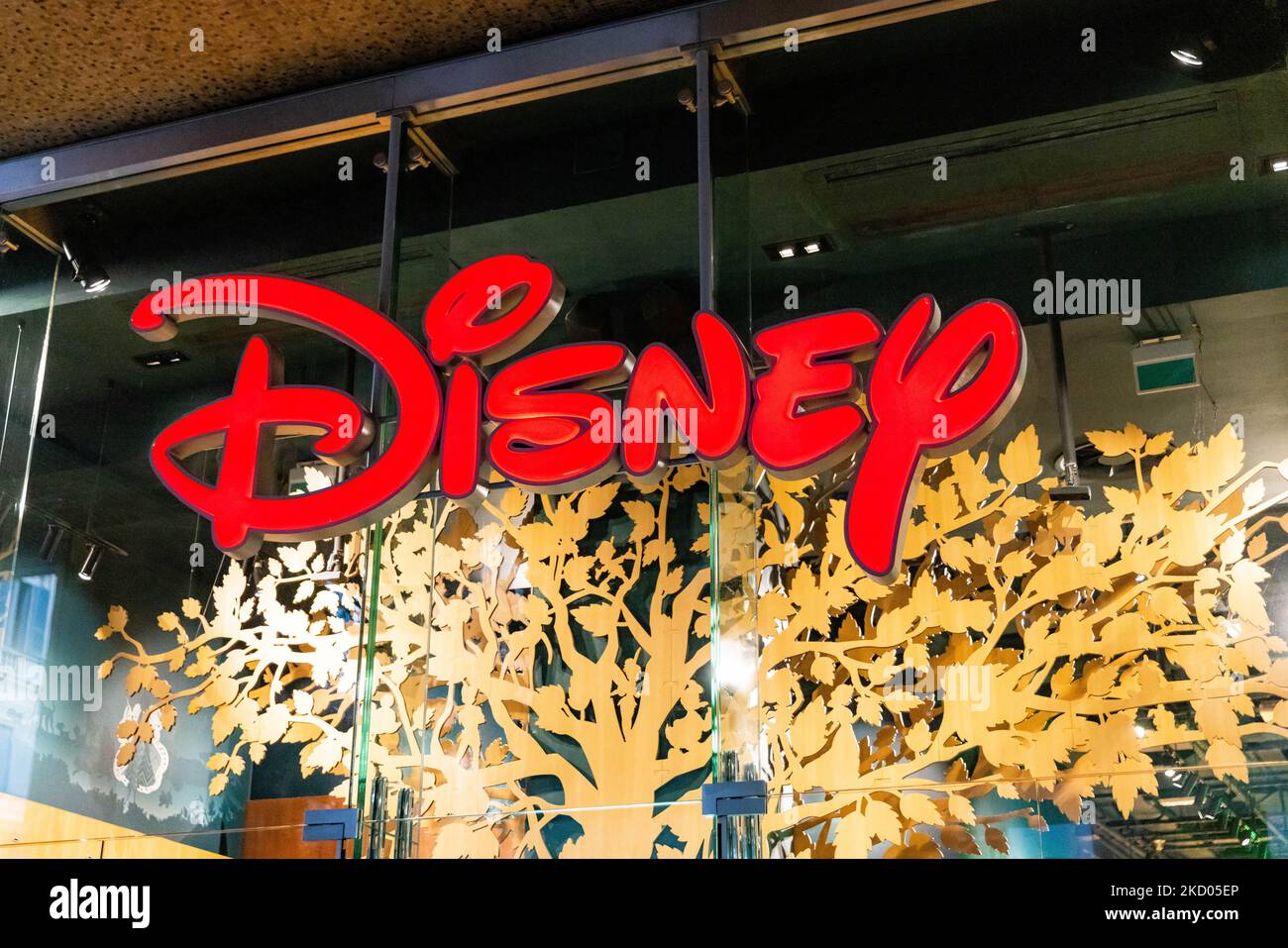 The closure of the last Disney Store on October 22, 2021 in Milan ...