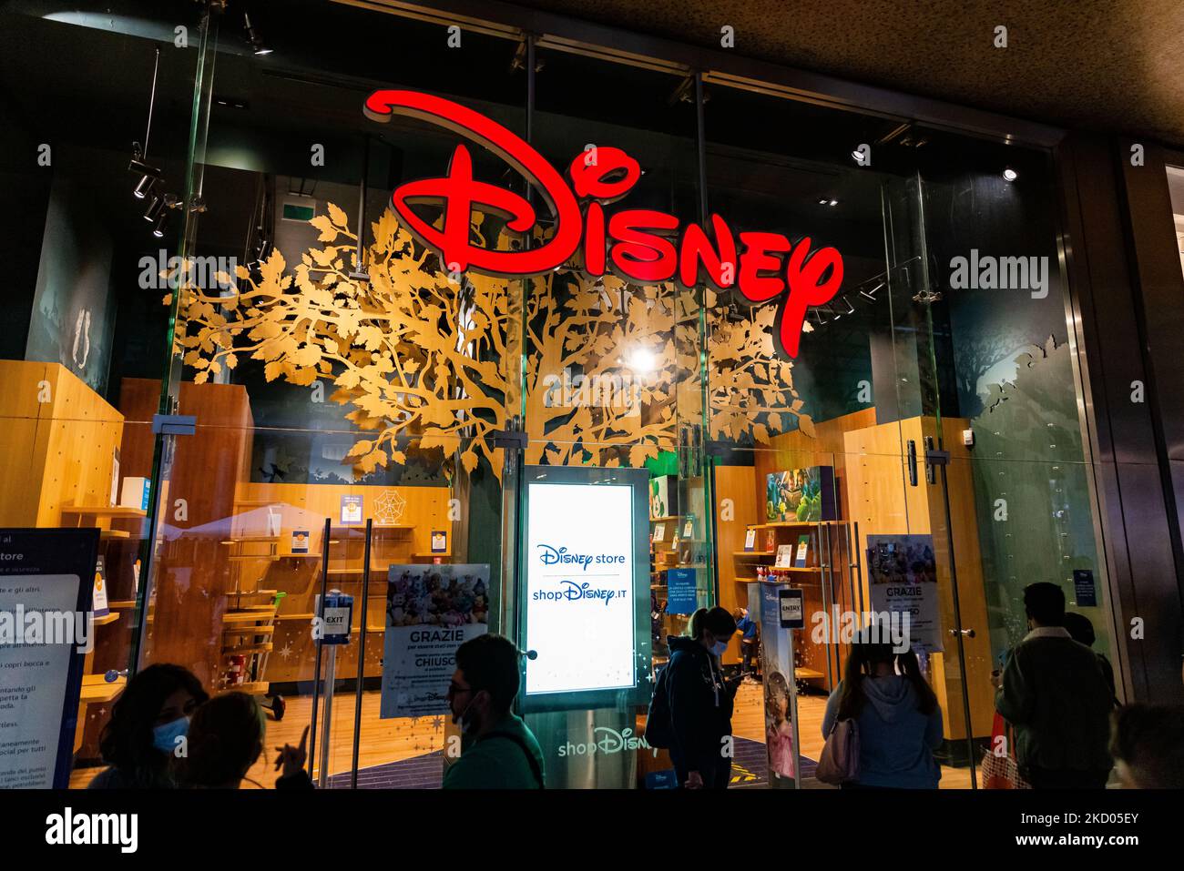 The closure of the last Disney Store on October 22, 2021 in Milan ...