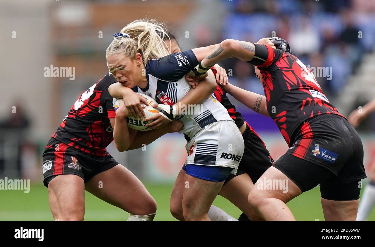 England's Hollie-Mae Dodd (centre) battles with Canada's Megan Pakulis ...
